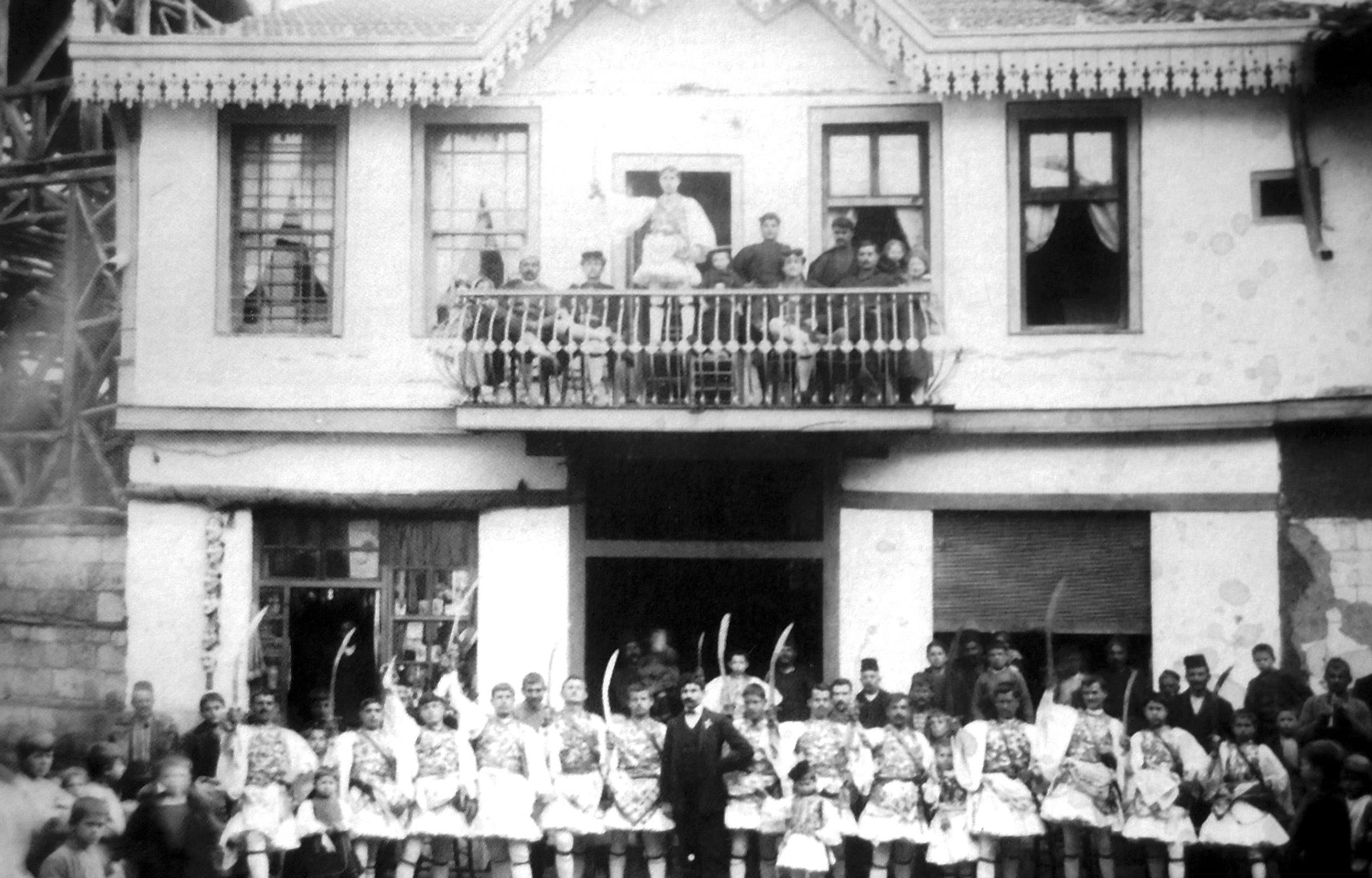 «Γενίτσαροι και Μπούλες» της Νάουσας - Άυλη Πολιτιστική Κληρονομιά της ...